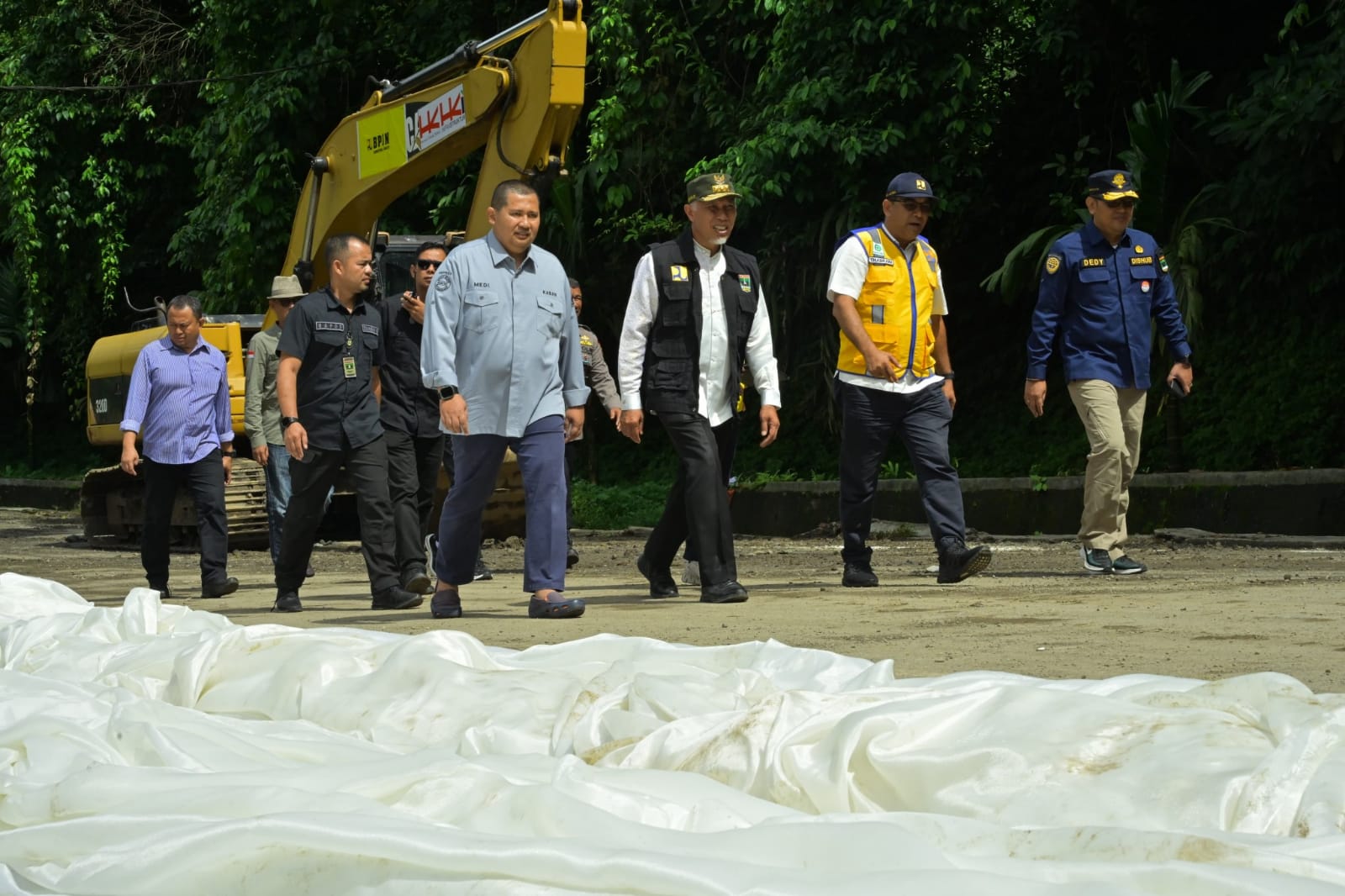 Gubernur Sumbar Imbau Masyarakat Tidak Melintasi Perbaikan Jalan Lembah Anai
