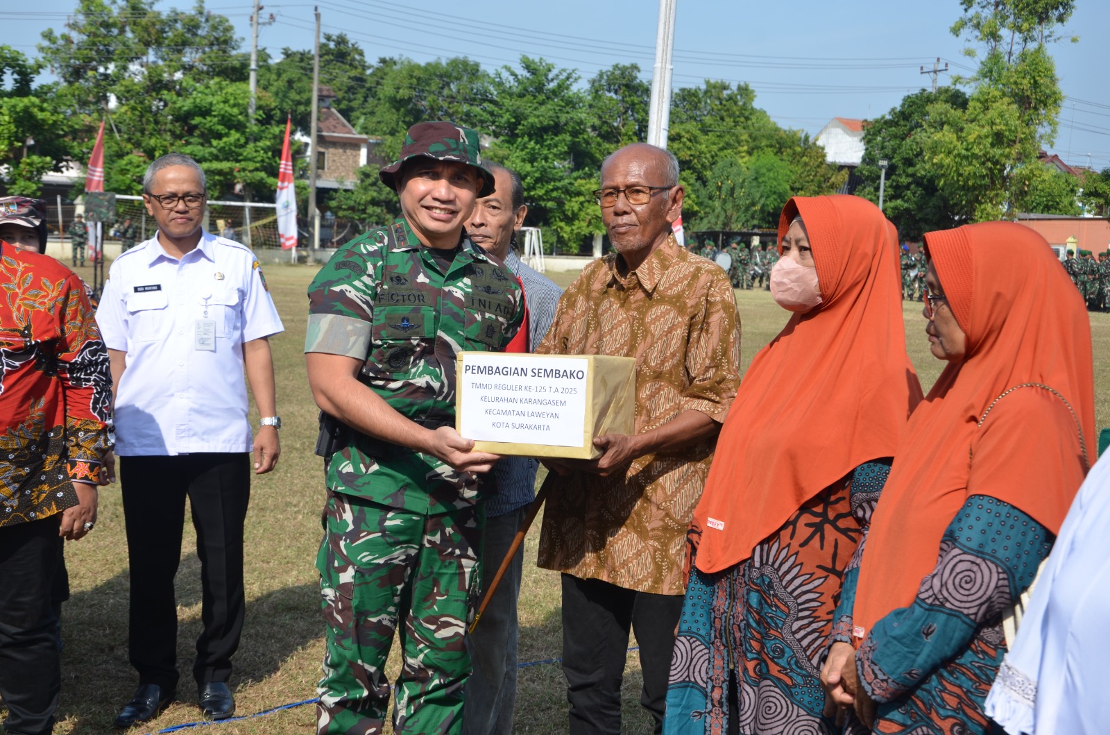 Bantuan Sembako Gratis Warnai Pembukaan TMMD Reguler Ke-125 Kodim Surakarta